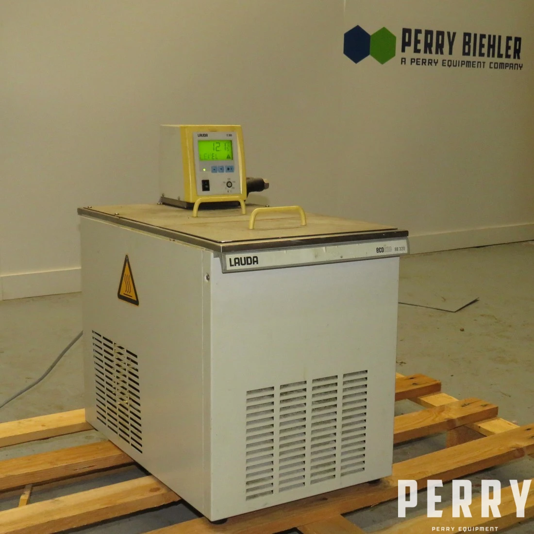 Used LAUDA RE320 Lab & Pilot Equipment B0132-02 | Perry Equipment