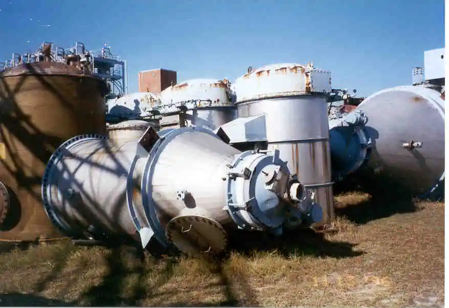 Live bottom Hopper / Silo with top mounted dust collector | EcReCon Inc