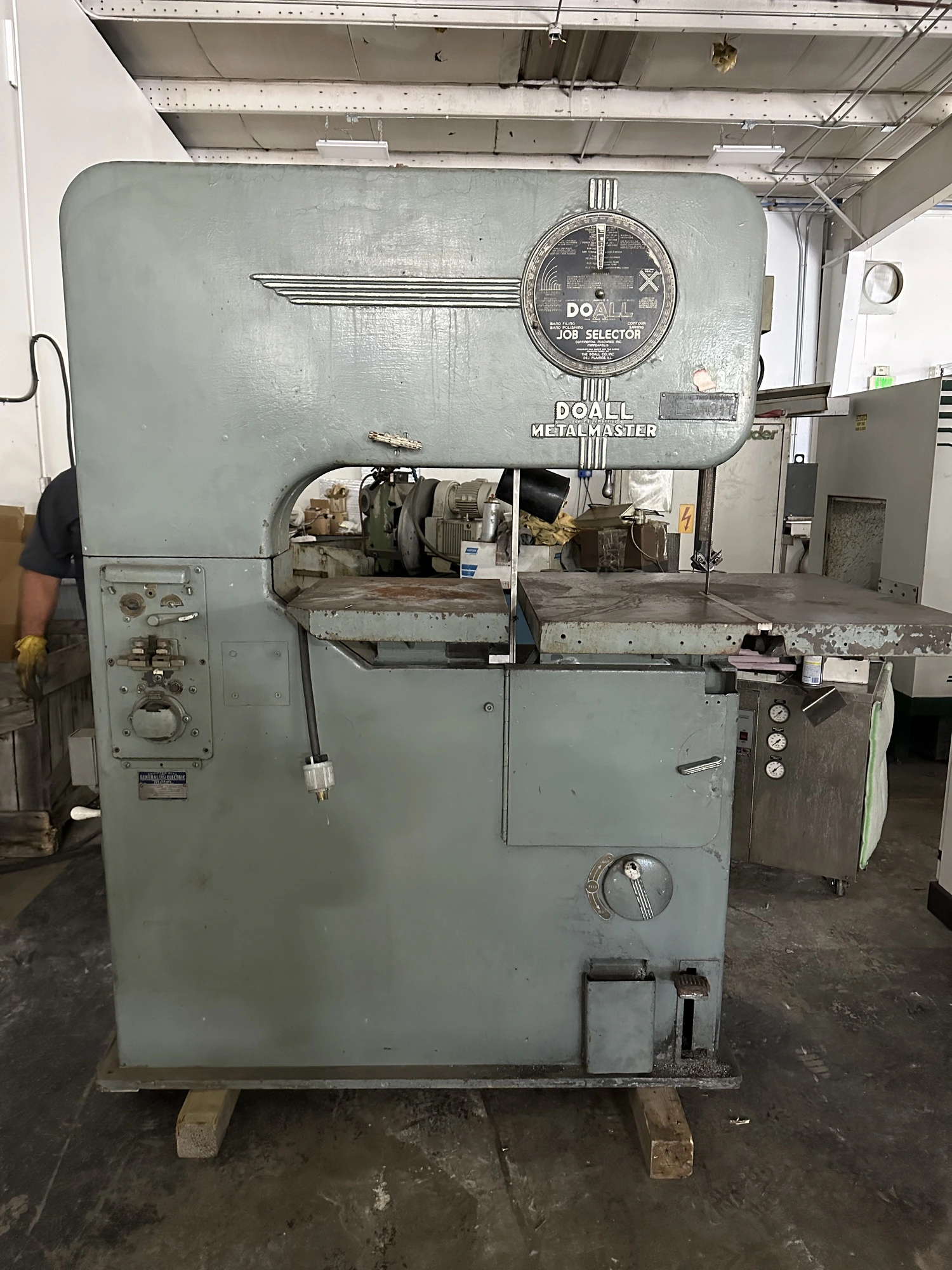 Used DOALL METAL MASTER Vertical Band Saws LFR | Liberty Machine Works LLC