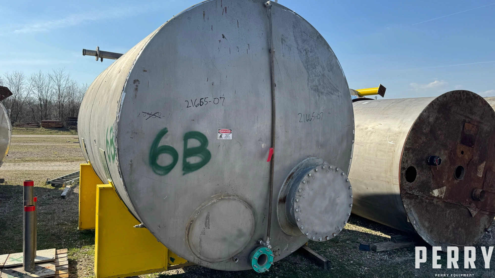 Used 5,000 GALLON Stainless Steel Tanks 21665-07 | Perry Equipment