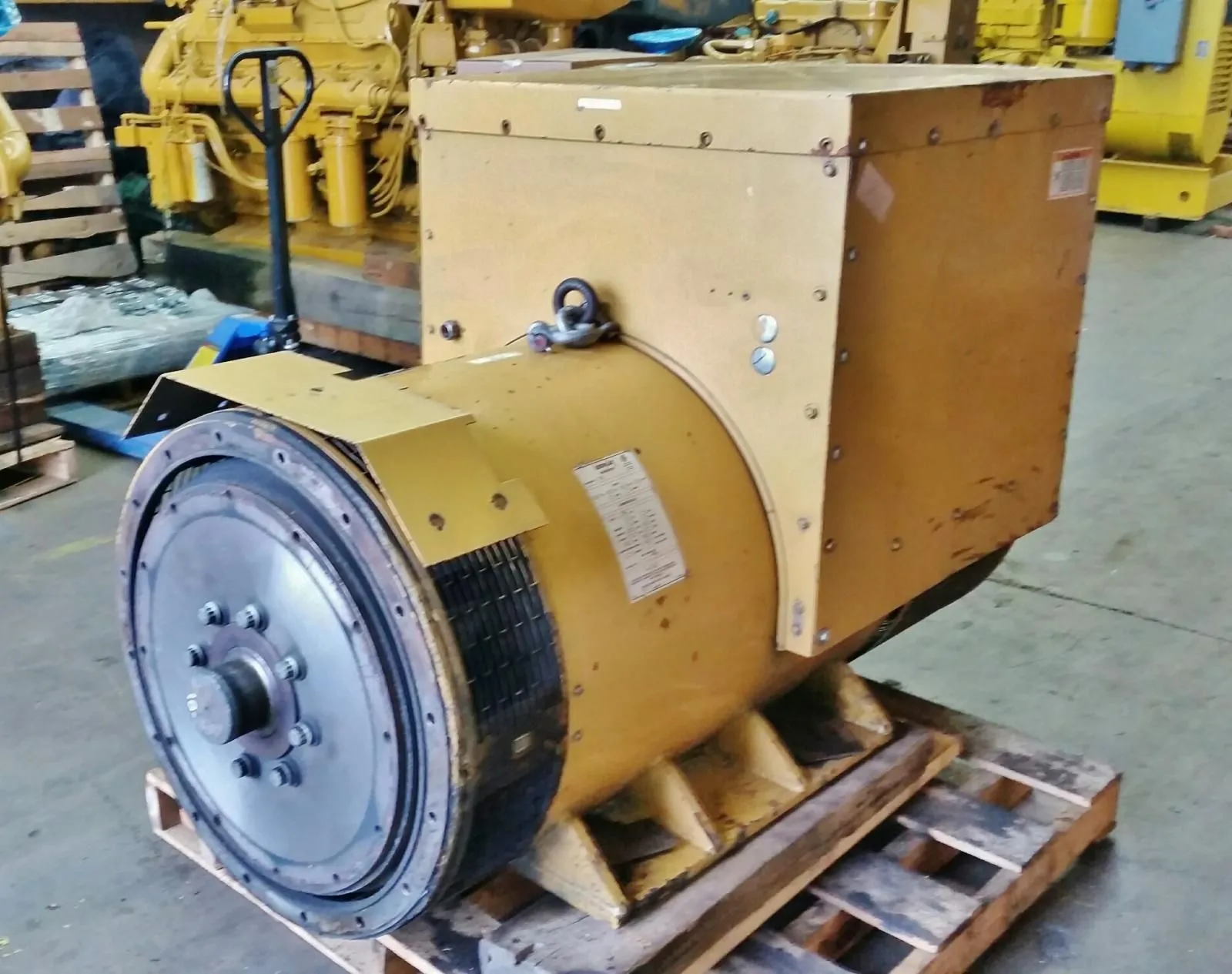 Item# A8374 - Caterpillar SR4 635KW, 60Hz, 600V, 1800RPM Generator End ...