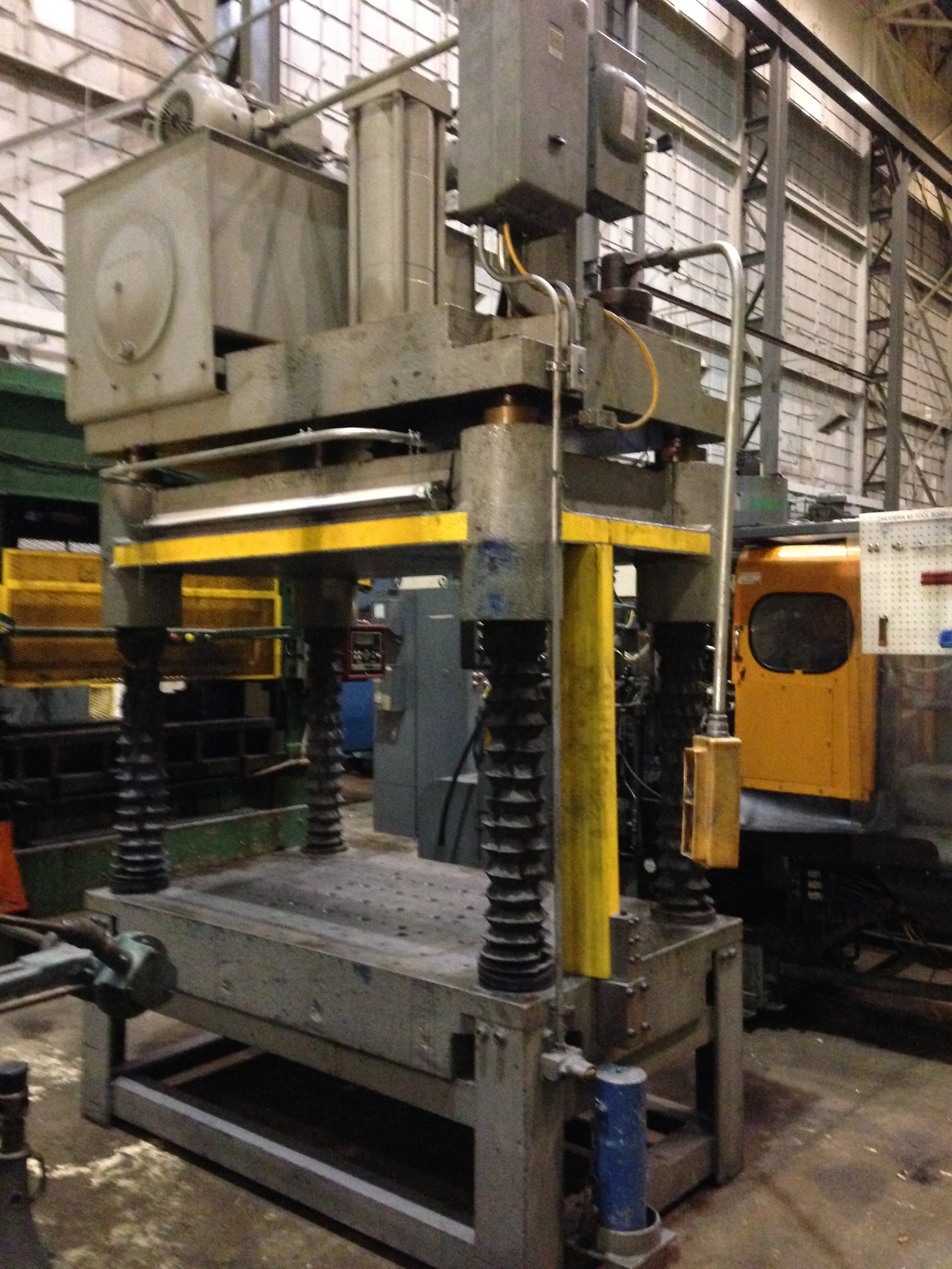 Used Hydraulic Press 9530 | Universal Press & Machinery (UPM)