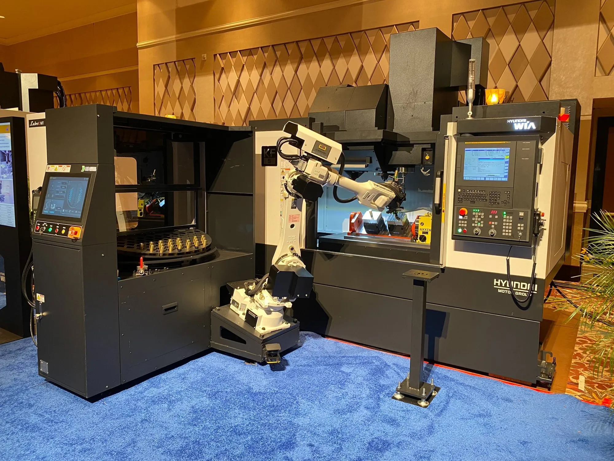 Robotic Machine Tending Systems | Hillary Machinery