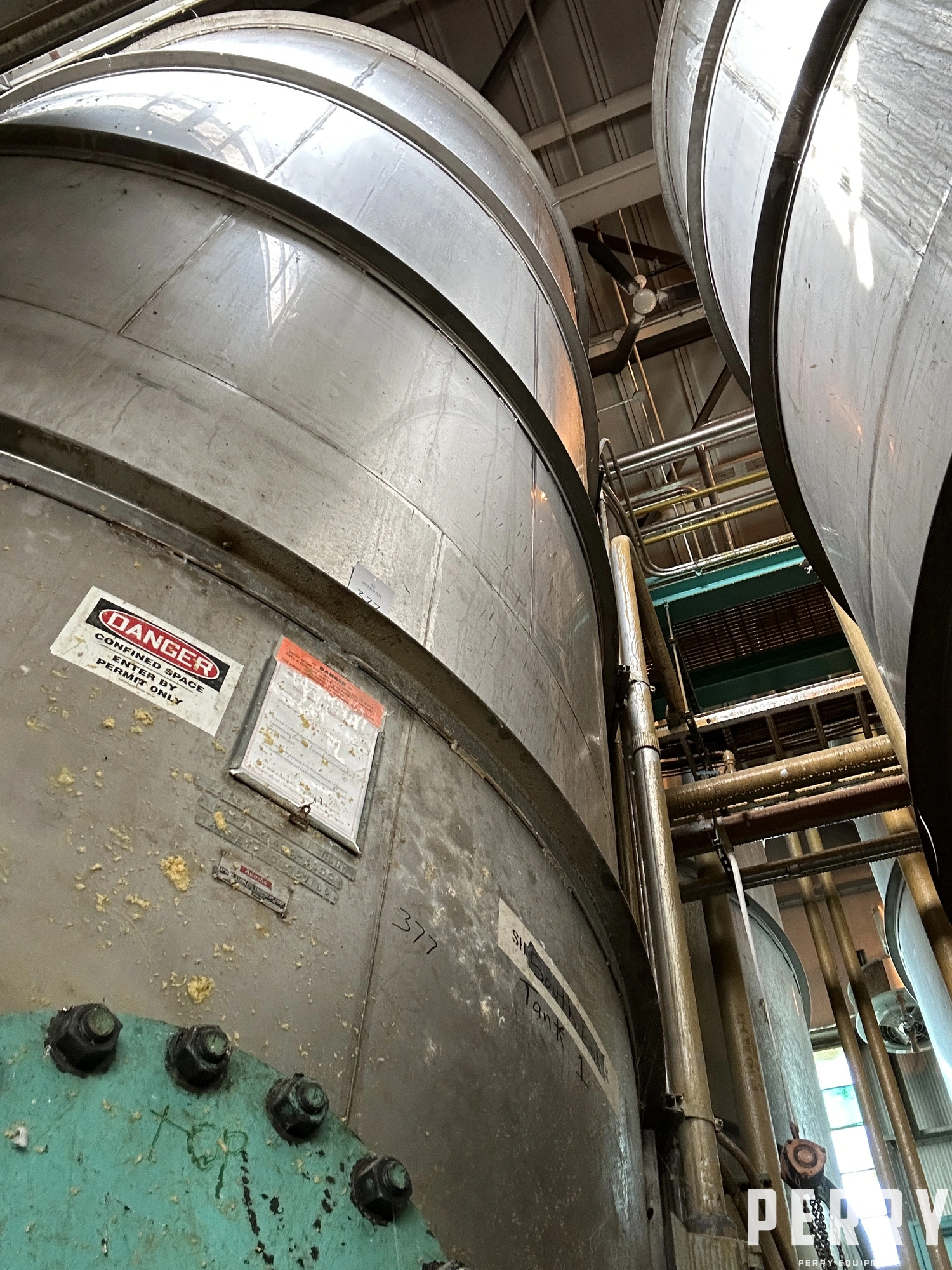 Used APACHE 20,000 GALLON Stainless Steel Tanks V889-377 | Perry Equipment