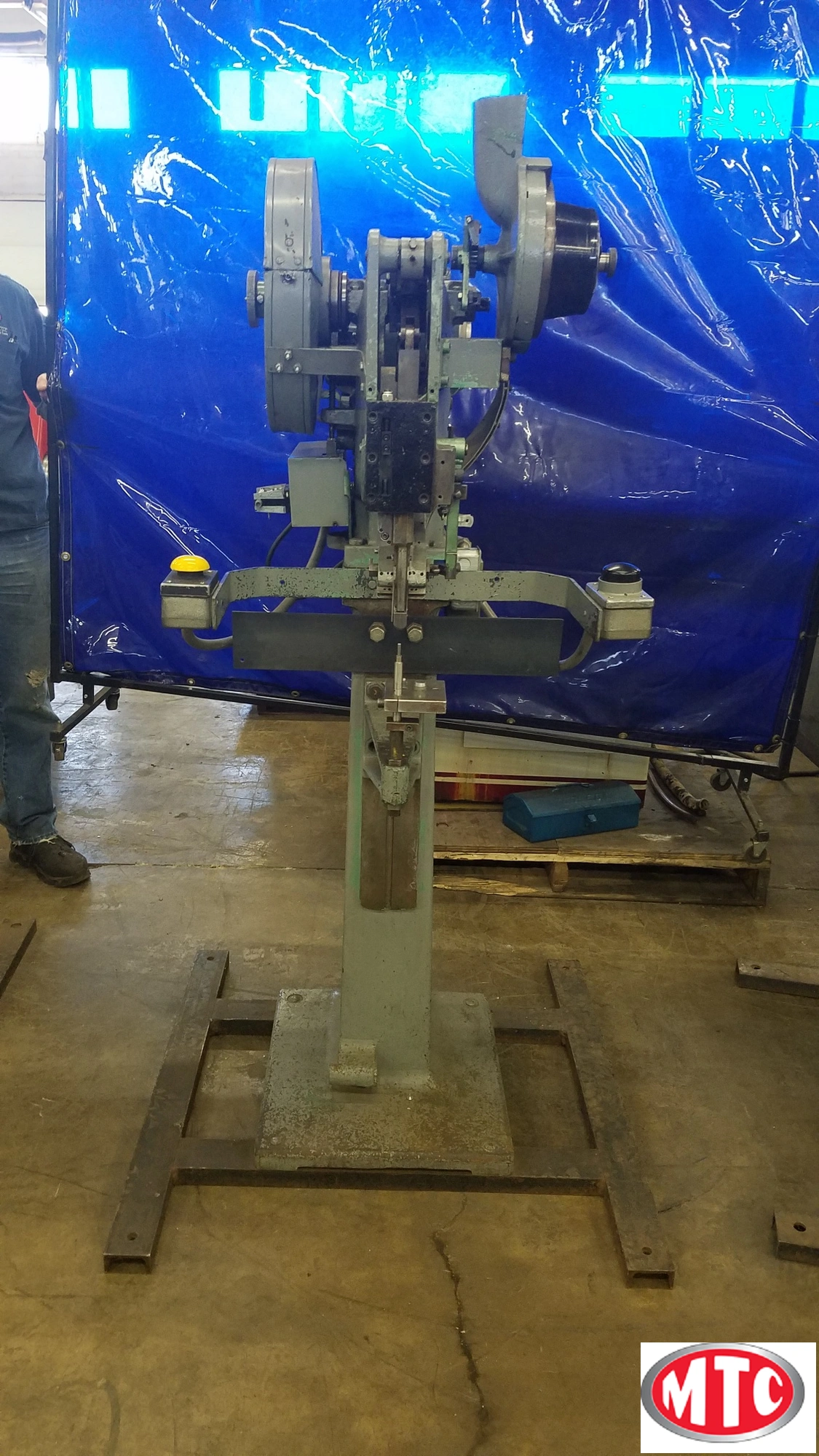 Used CHICAGO RIVETER 912 BF Riveters 3894 | Myers Technology Co., LLC