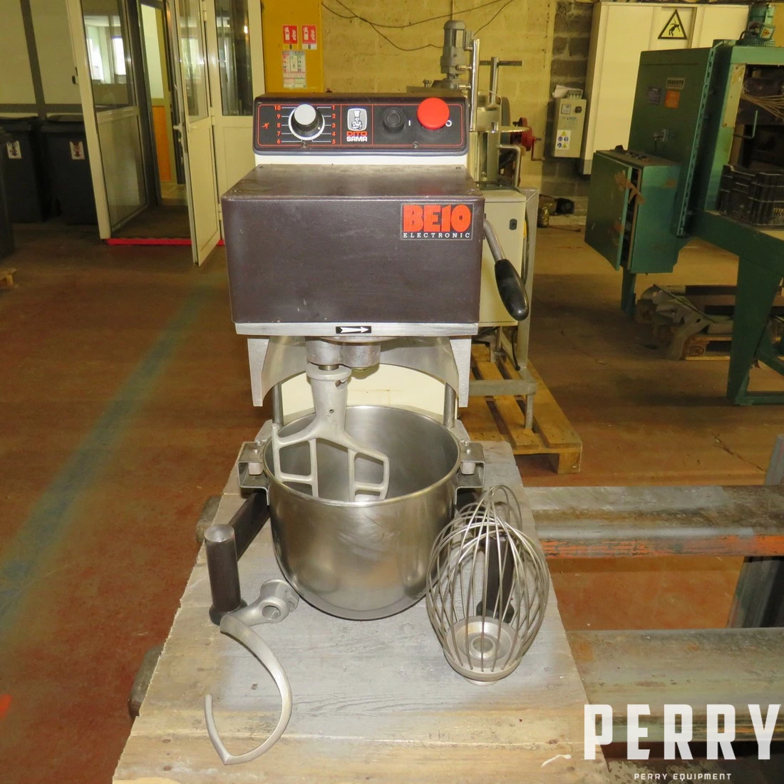 Used 10 LITRE Mixer Pony - Change Can VB0007-22 | Perry Equipment