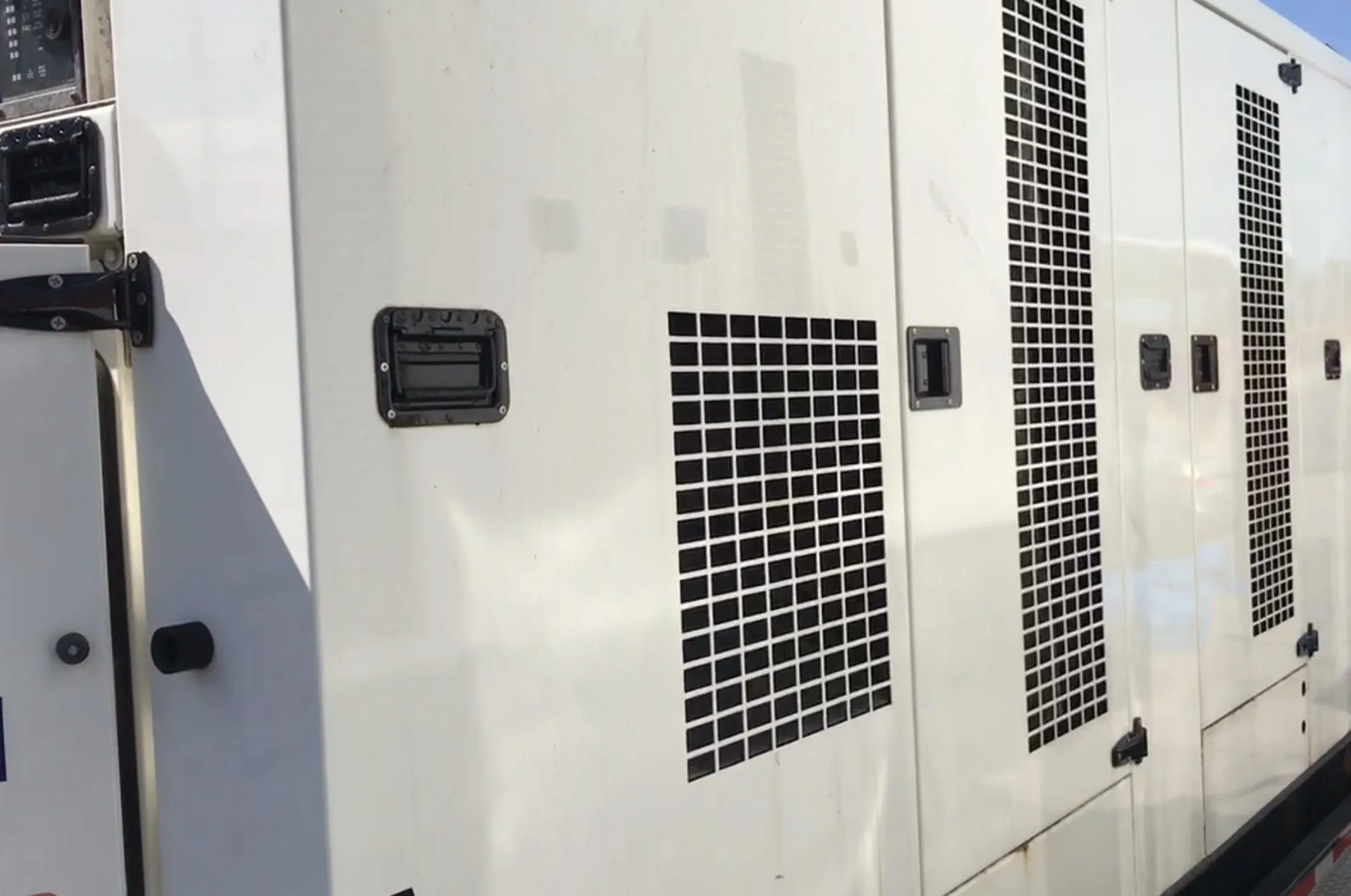 Item# GS3947 - Caterpillar XQ300 Diesel 300KW, 60Hz, 480V Mobile Power ...