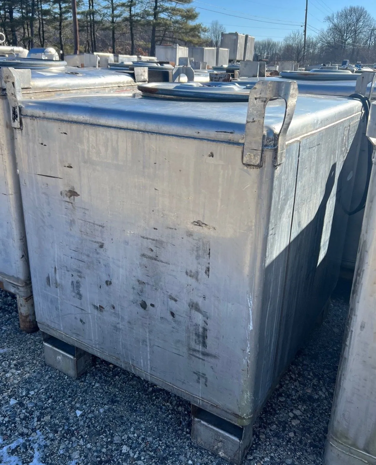 Used Fabricated Metals 350 Gallon Tank / Tote TANKS / KETTLES 2105 ...